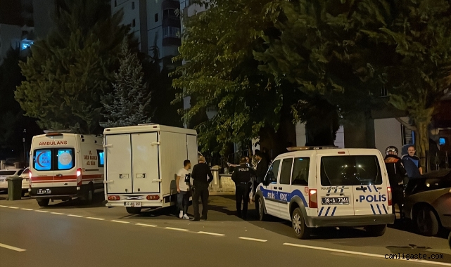 Kayseri'de boşanma aşamasındaki eşini zorla alıkoydu! Kaçtı - Canlı Gaste Kayseri'de boşanma aşamasındaki eşini zorla alıkoydu! Kaçtı - Canlı Gaste